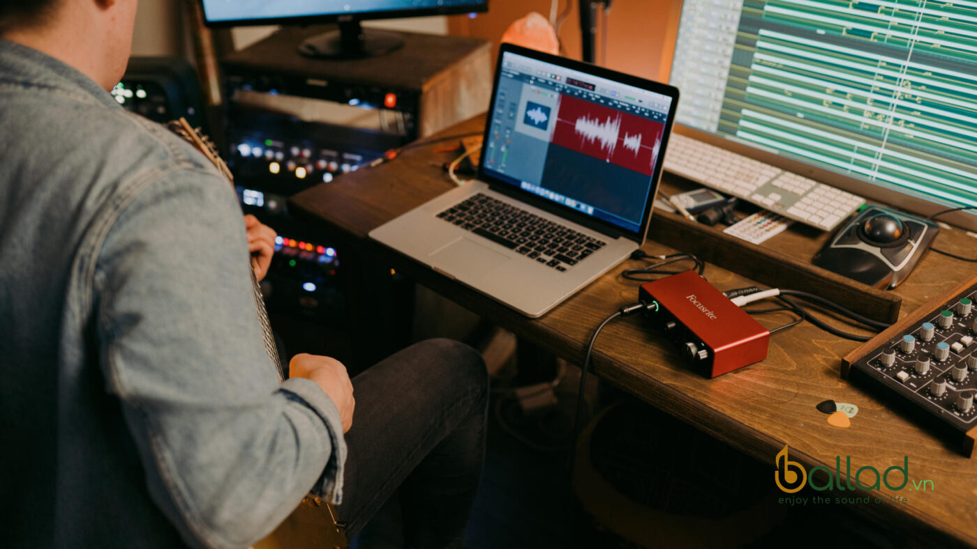 Focusrite Scarlett 2i2 [3rd Gen] - Giá bán thấp nhất?